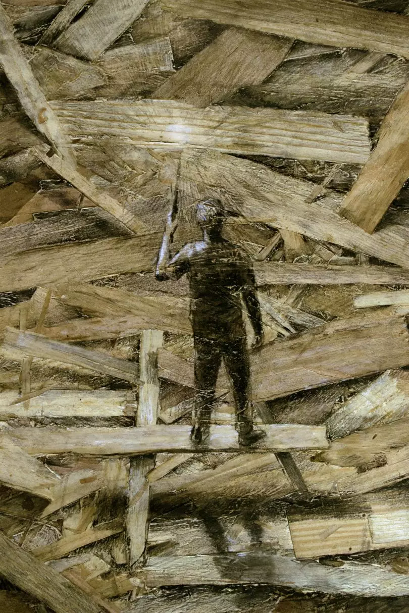O artista Pejac usa madeira prensada como lenzo para as súas pinturas de tinta do home contra a natureza 10168_11