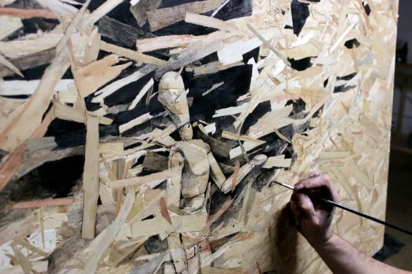 アーティストPejacは、人間対自然の彼の真っ黒な絵画のキャンバスとしてプレスされた木を使用しています 10168_16