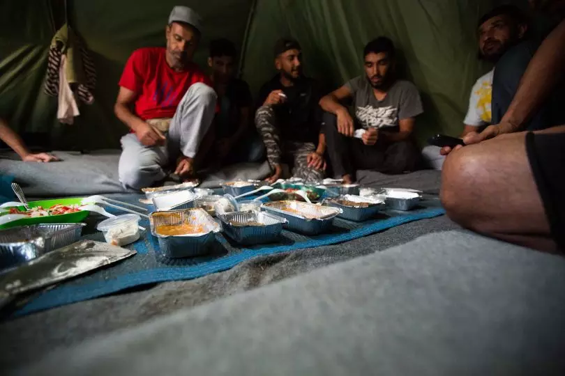 Burrat e Humbur të Sirisë: Imazhet zbuluese të kampeve të refugjatëve nga Edward Jonkler 10237_14