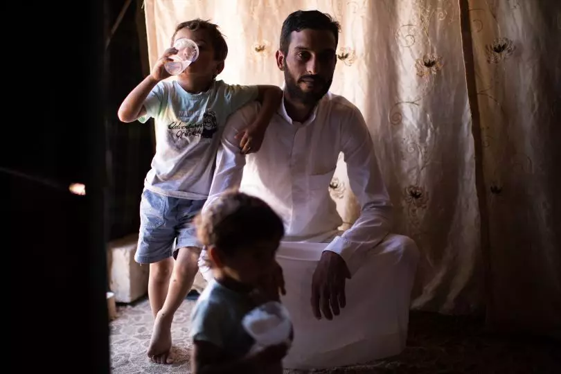 Stratení muži Sýrie: Odhaľujúce obrazy utečeneckých táborov Edwarda Jonklera 10237_5