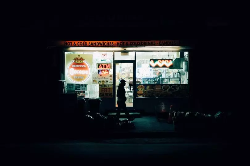 Neon Nights: Mendokumentasikan kehidupan nokturnal warga New York 10239_7