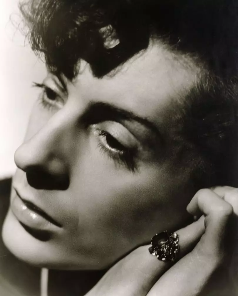 Angus McBean (1904-1990) Quentin Crisp 1941 Bromide பிரிண்ட் நேஷனல் போர்ட்ரெய்ட் கேலரி (லண்டன், UK) © எஸ்டேட் ஆஃப் அங்கஸ் மெக்பீன் / நேஷனல் போர்ட்ரெய்ட் கேலரி, லண்டன்