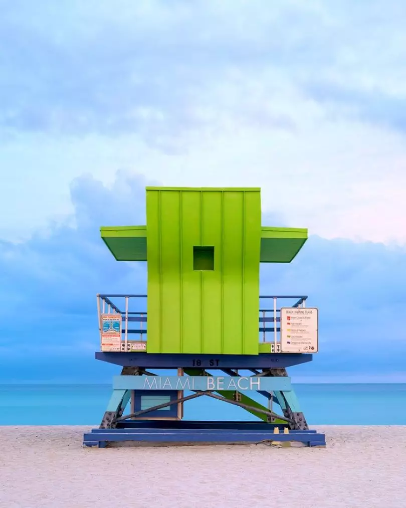 De la serio, Lifeguard Towers: Miami © Tommy Kwak