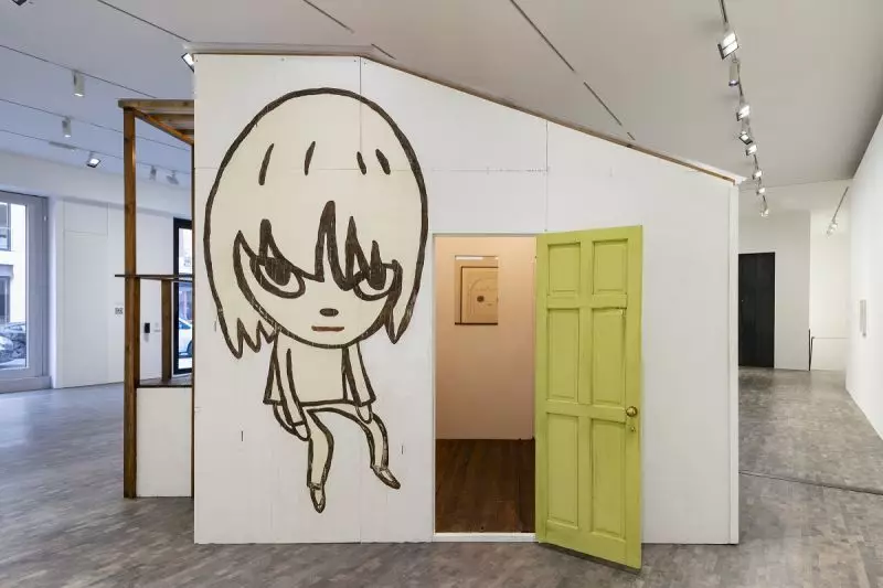 Pinacoteca: Alamar Yoshitomo Nara nune-nunen yana nuna hoton hoto a cikin gallery