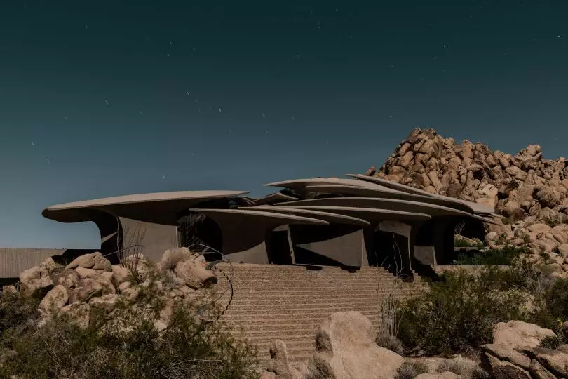 Le fantastiche fotografie di Tom Blachford degli edifici modernisti della California al chiaro di luna 1212_4