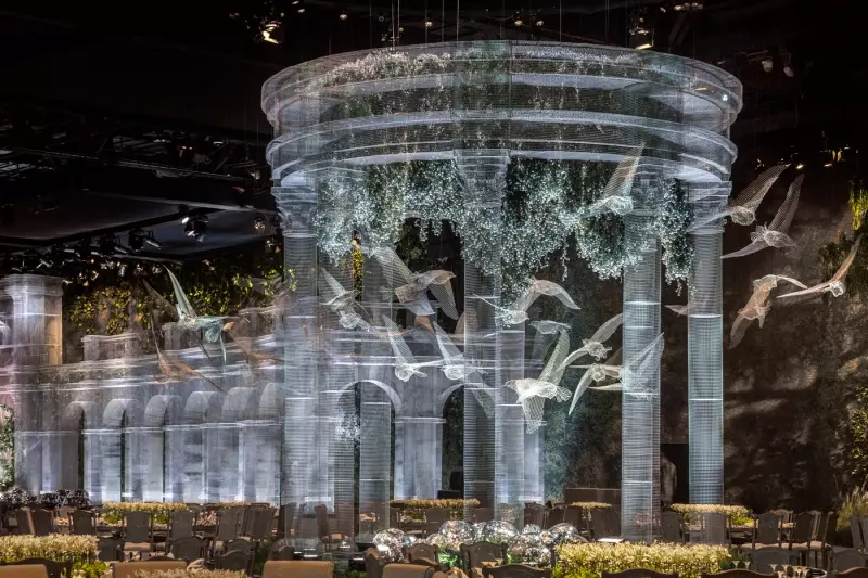 Ang dako kaayong Renaissance nga arkitektura ni Edoardo Tresoldi nga makuti nga gihimo gikan sa wire mesh