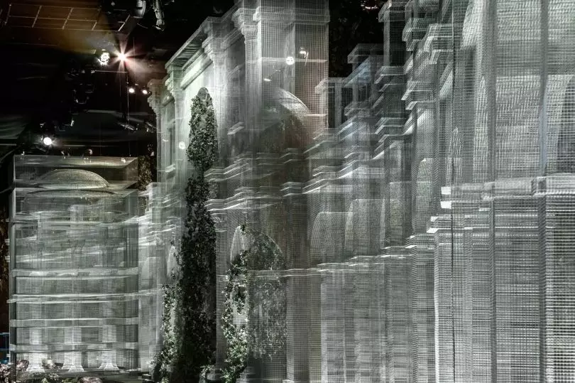 Edoardo Tresoldi's colossal Renaissance faaji ni itara ti a ṣe jade ti apapo waya 1224_9