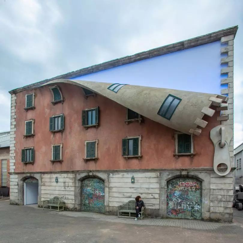 Alex Chinneck presenta o seu último edificio 