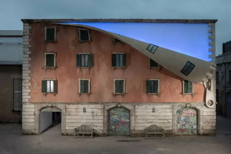 Alex Chinneck dévoile son dernier bâtiment 