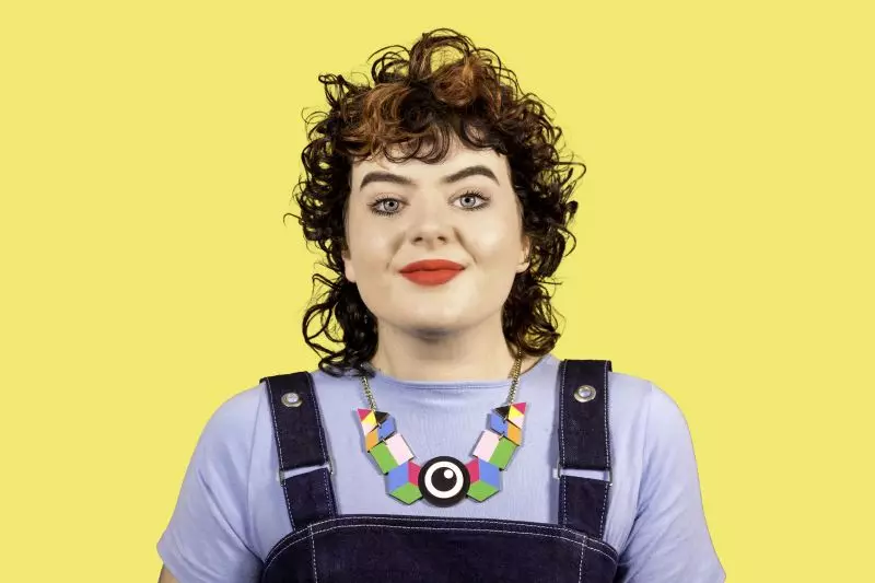 Morag Myerscough werkt samen met Tatty Devine om haar allereerste sieradencollectie te lanceren