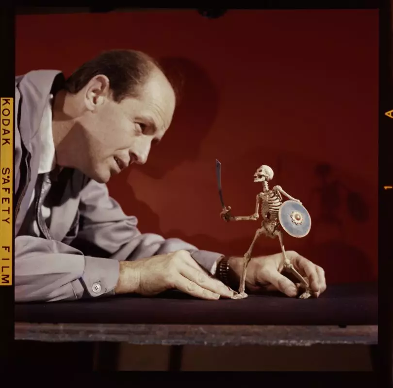 Ray Harryhausen (1920-2013) vigliganta Skeleton-modelon (La 7-a Vojaĝo de Sinbad, 1958) © La Ray kaj Diana Harryhausen Foundation (Bonfarado No. SC001419)