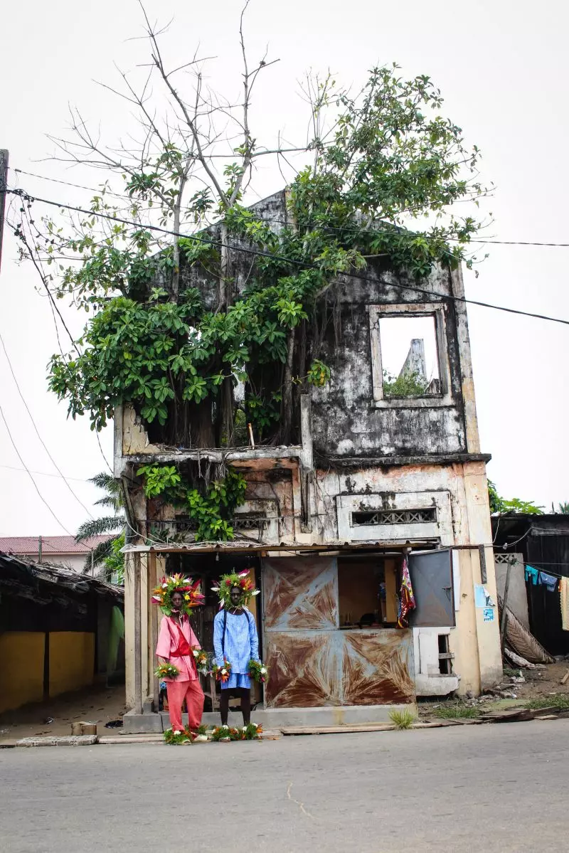 Foto's deur Ngadi Smart wat volhoubare mode en die impak van klimaatsverandering op Côte d'Ivoire ondersoek