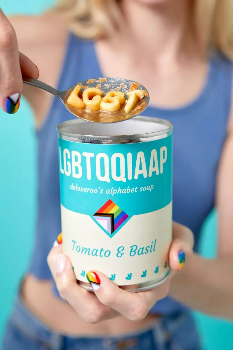 Deliveroo lanserar Alphabet Soup burk med regnbågsflagga re-designer Daniel Quasar för Pride