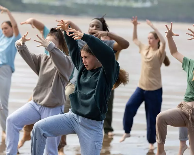 Un poderoso filme de baile transmite as frustracións da mocidade encerrada