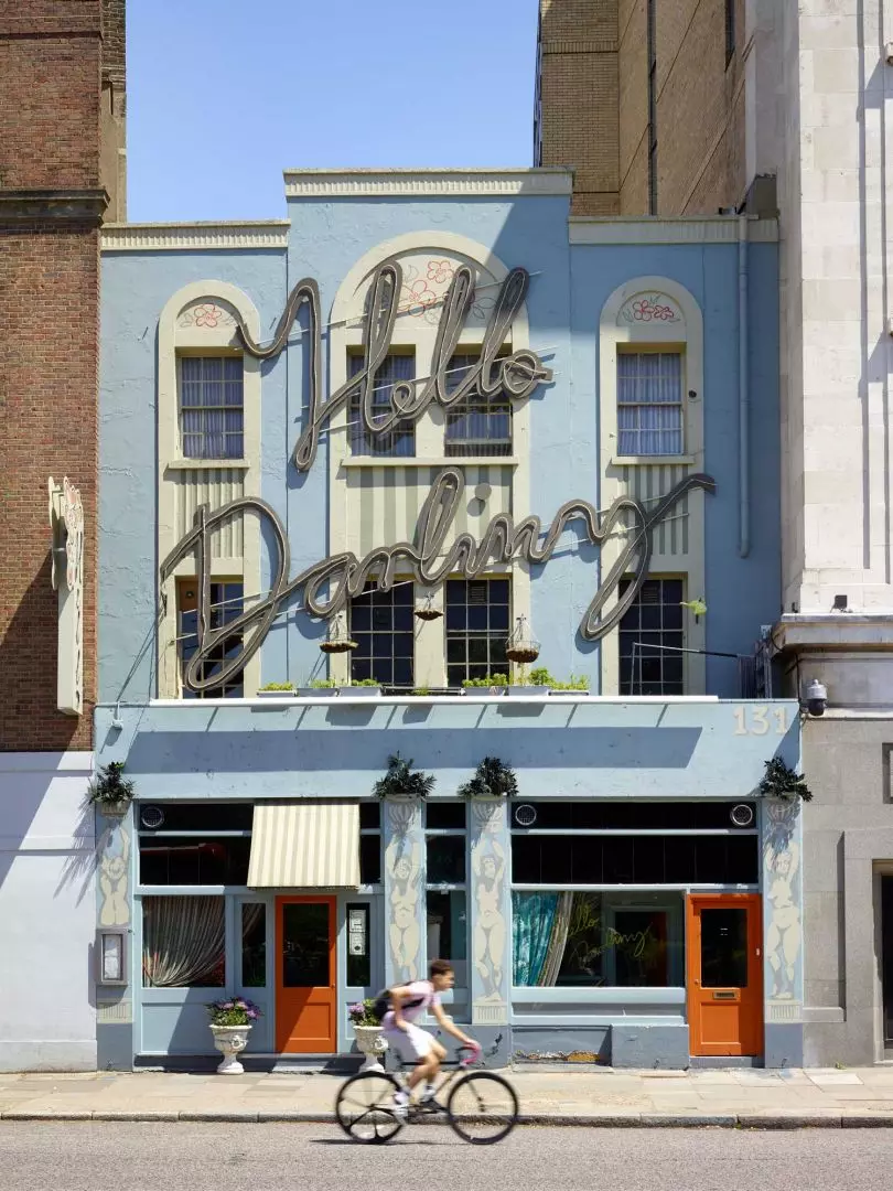 Londons eksentriske 'forklar aldri'-holdning utforsket via bilder av butikkfrontene 1488_4
