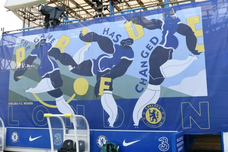 Kelly Anna kreiert mutige weibliche Silhouetten für das Banner des Chelsea FC Women's Club