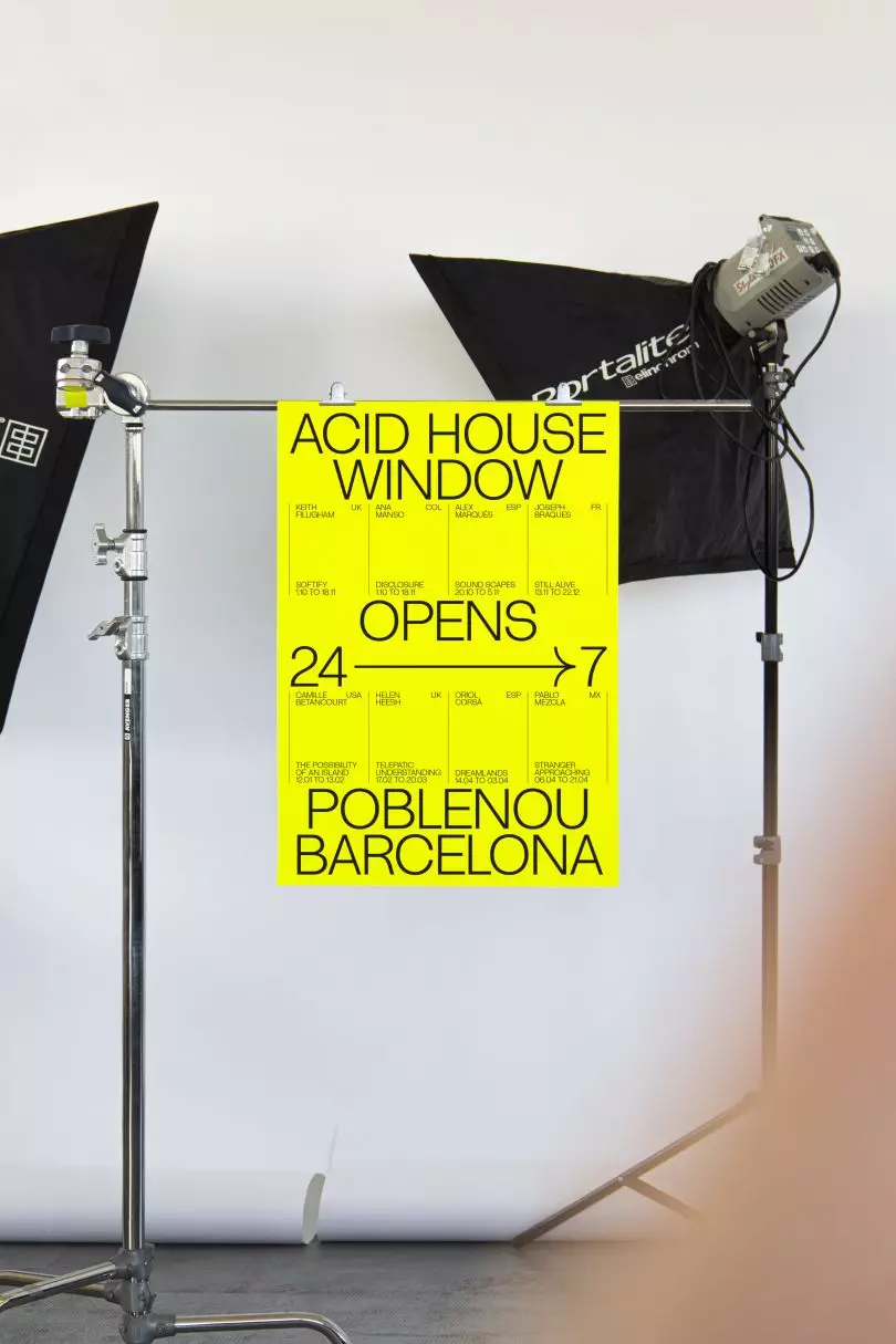 ពុម្ពអក្សរស្នាមញញឹម 'រាវ និងស្វាហាប់' របស់ Folch សម្រាប់ Acid House Barcelona