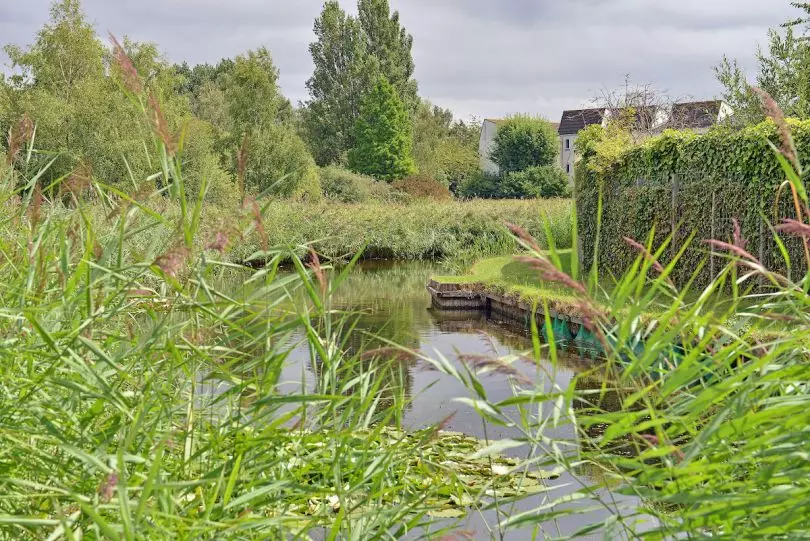 Dissenya alfabèticament una aplicació basada en AR per als residents del Thamesmead, al sud de Londres, per trobar les seves 