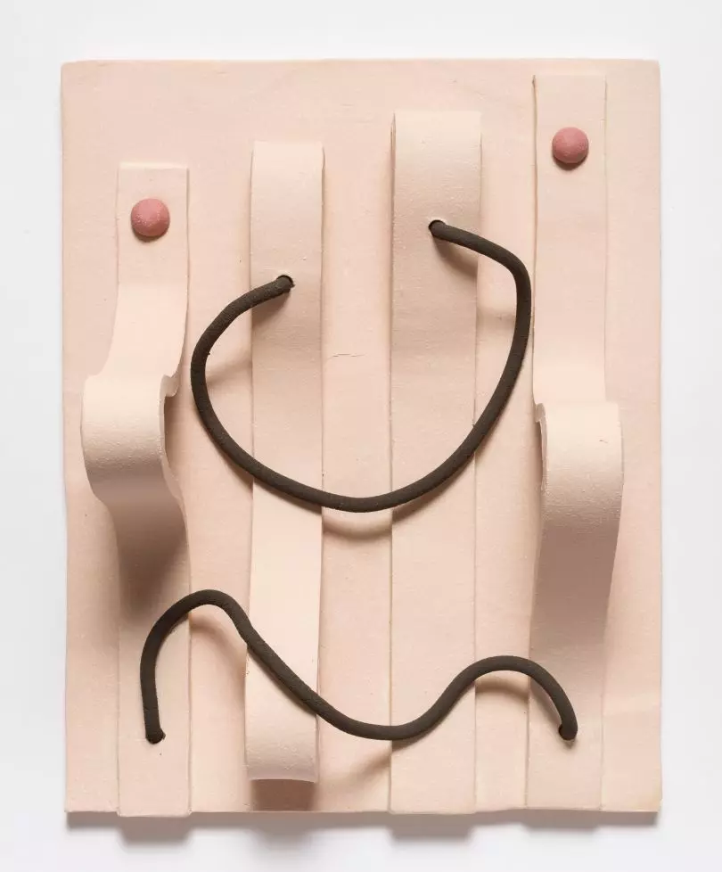 Jonathan Baldock, Maske XVII, 2019, Keramik, 31 x 35 cm. Urheberrecht Jonathan Baldock. Mit freundlicher Genehmigung des Künstlers und der Stephen Friedman Gallery, London