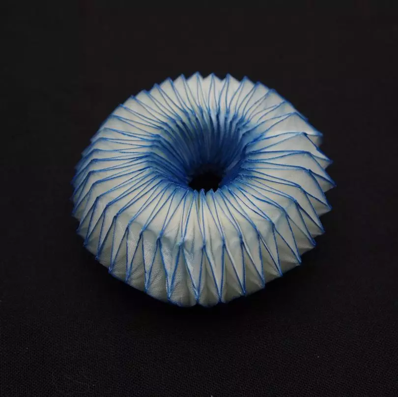 Zabawna, przezroczysta biżuteria 3D wykonana z tkaniny i inspirowana stworzeniami morskimi 1688_9