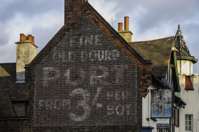 Mai le faasologa, Ghost Signs © Nicholas Brewer