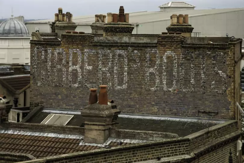 Mai le faasologa, Ghost Signs © Nicholas Brewer