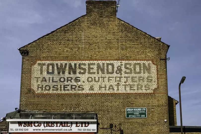 Mula sa serye, Ghost Signs © Nicholas Brewer