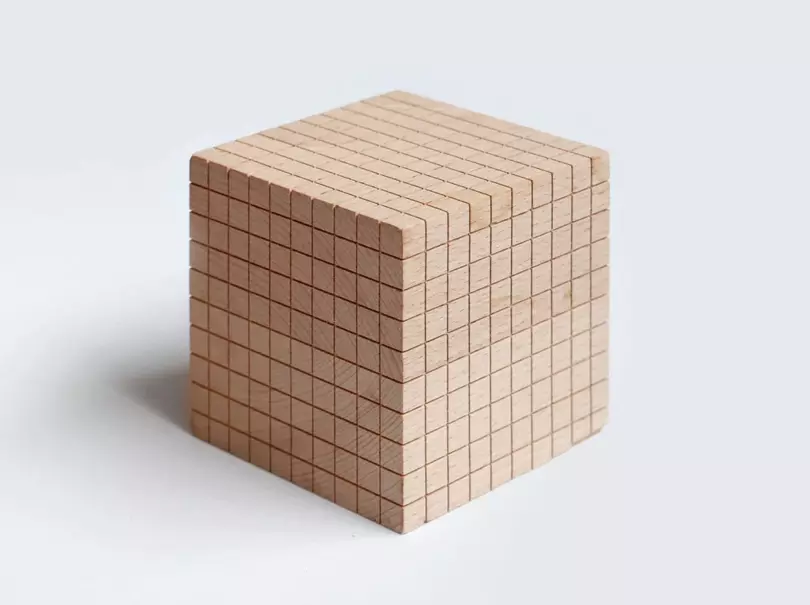 Grid Cube Paperweight pinaagi sa Present & Correct. Gipresyohan sa £29