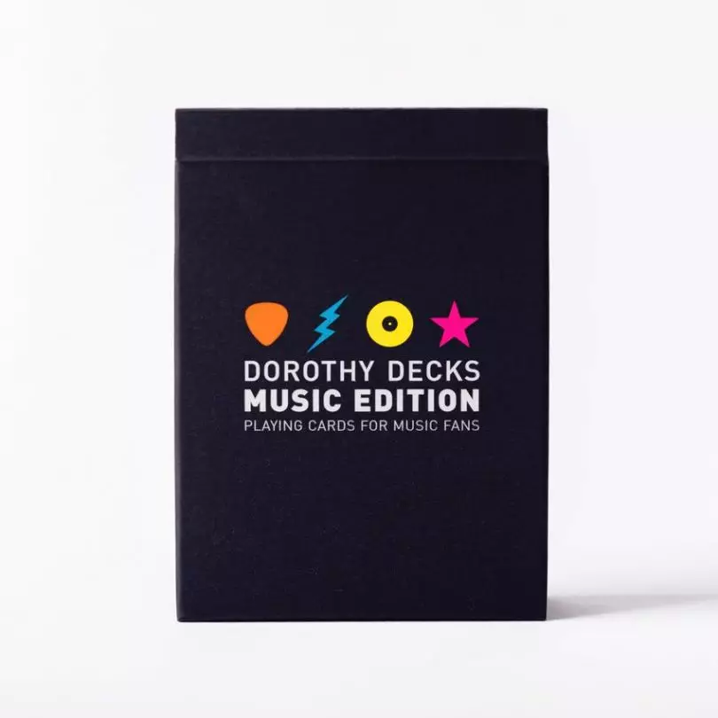 Дороти Декс: Музика – карте за играње