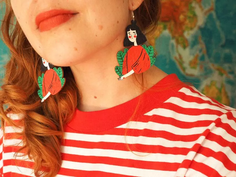 [Mia Minerva] 的 Plant Lady 木製耳環（https://www.miaminerva.fi/shop/plant-lady-earrings）。售價 30 歐元