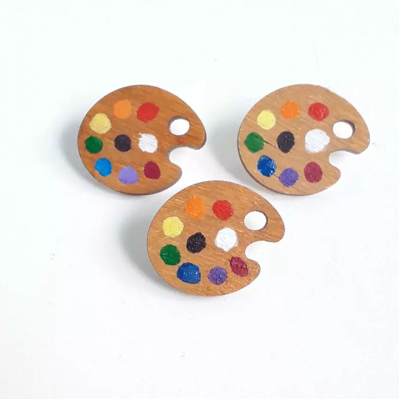 Wooden paint palette pin badge ni Kayleigh Tait