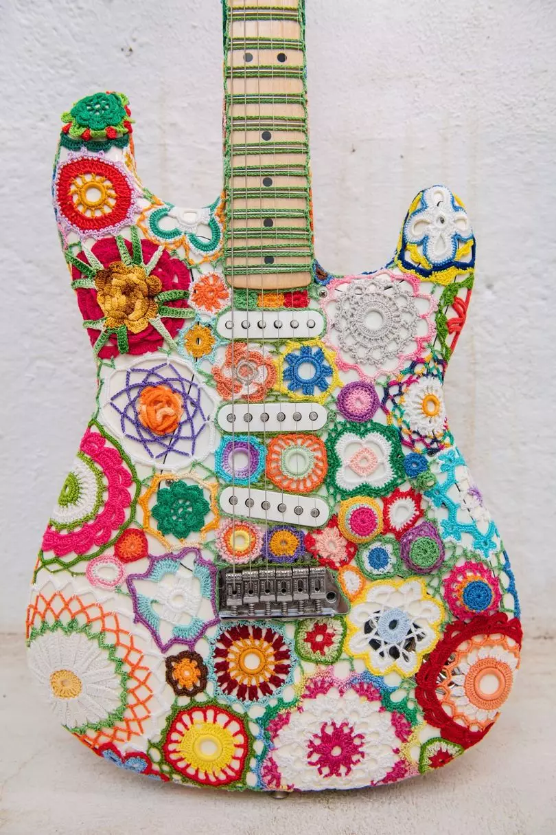 Guitarra de Joana Vasconcelos. Imagem © Louise Haywood-Schiefer