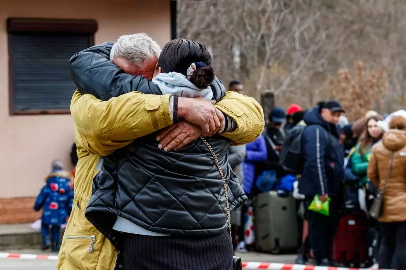 2022. február 26., Ukrajna, Ungvár-Vysne Nemeckoe: Menekültek Ukrajnából a szlovák határon (ellenőrző pont