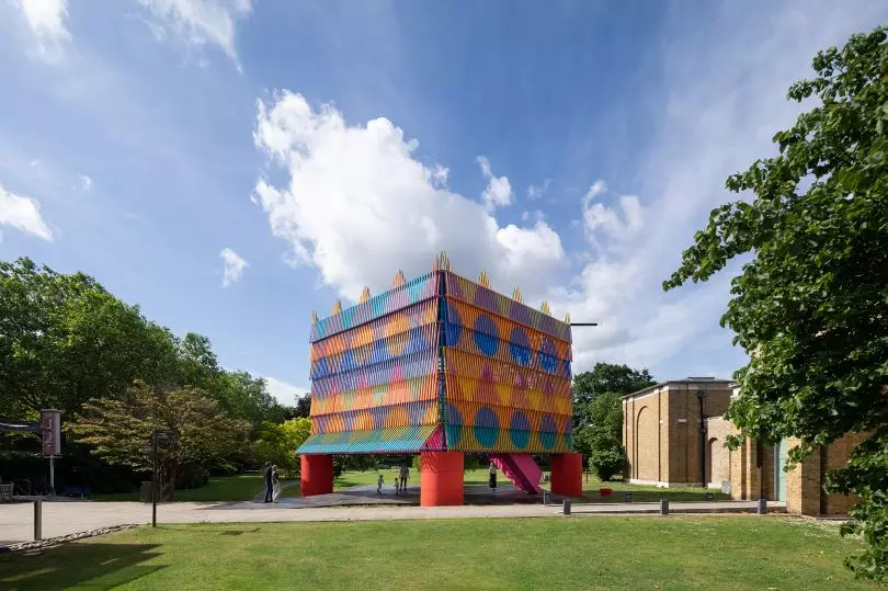 Color Palace ដោយ Yinka Ilori នៅវិចិត្រសាលរូបភាព Dulwich, London Festival of Architecture 2019 © Adam Scott