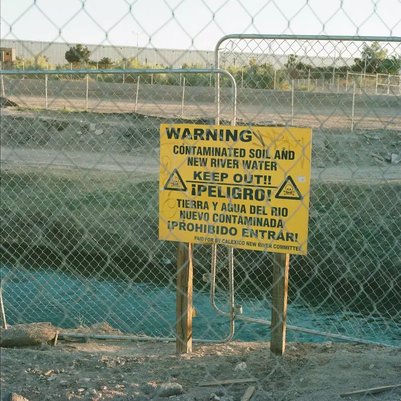 Entri Sungai Baru ke Calixico, Ca., dari Mexicali, Meksiko | © Debbie Bentley