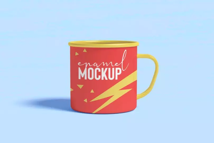 Maqueta de tazas a través de [Mockuptree](https://mockuptree.com/free/coffee-enamel-mug-mockup/)
