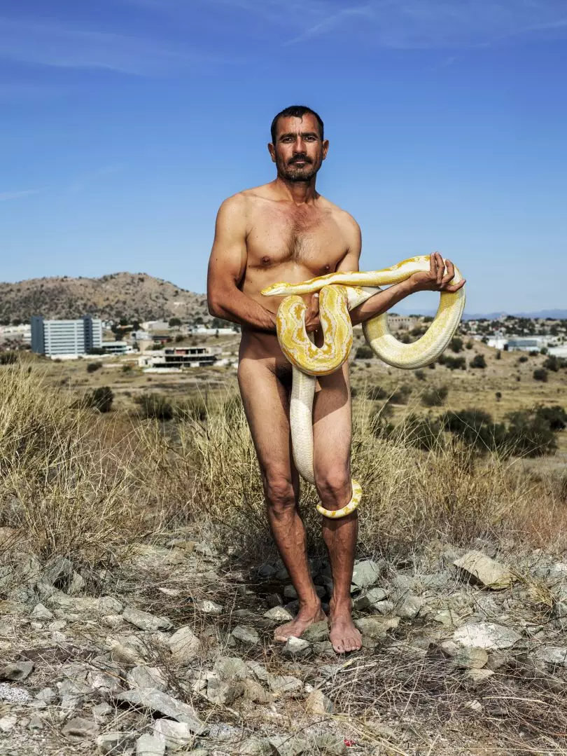 The Snake Charmer, Hermosillo, 2019 © Pieter Hugo ຂໍຄວາມເມດຕາຈາກ Huxley Parlor Gallery