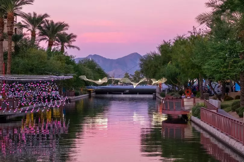 A new light sculpture in Arizona, inspired by the swarming of fish and flocking of birds 2295_2