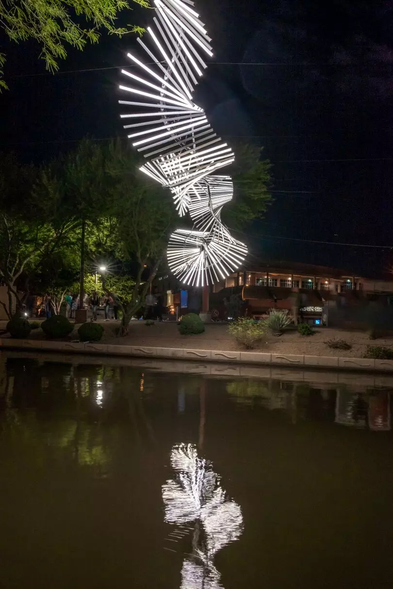 Eine neue Lichtskulptur in Arizona, inspiriert von Fischschwärmen und Vogelschwärmen 2295_4