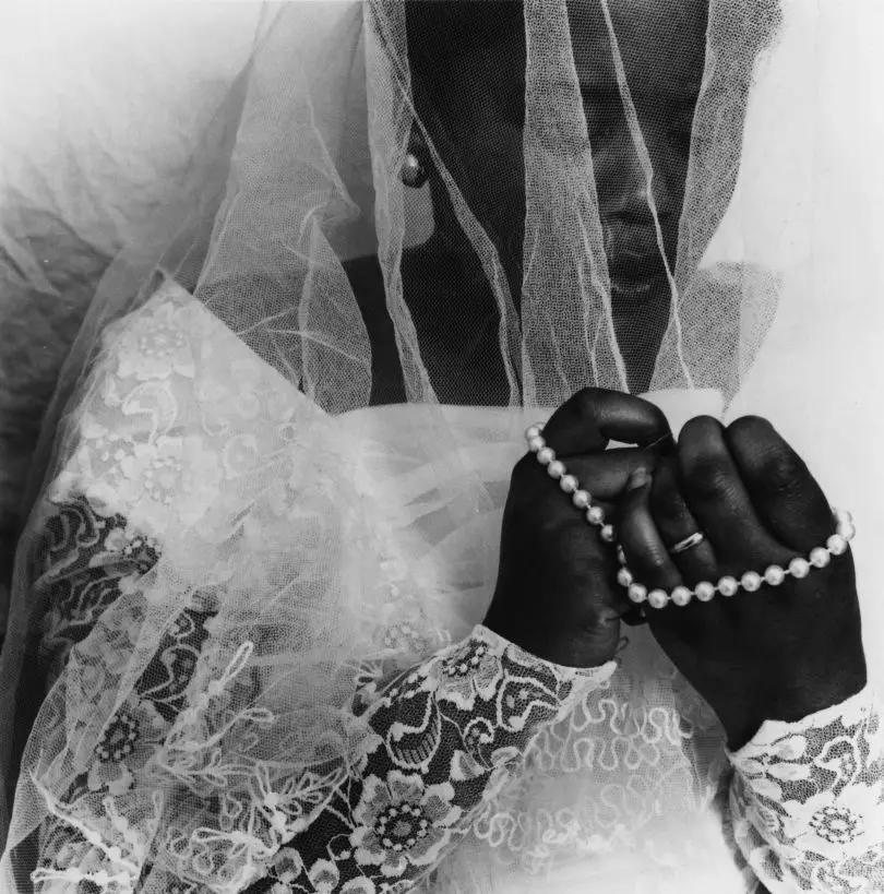 Maxine Walker, The Bride seriekoa, 1989. Artistaren eta autografoaren adeitasuna, Londres © Maxine Walker