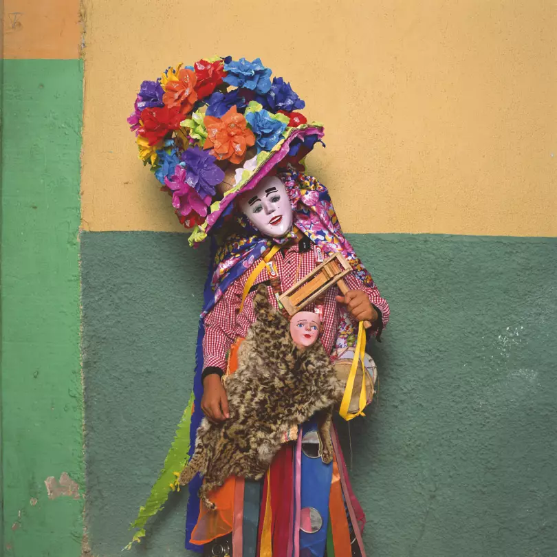 Guapo del Paraje _ Tampan, 2017 © Phyllis Galembo: Masker & Ritual Meksiko