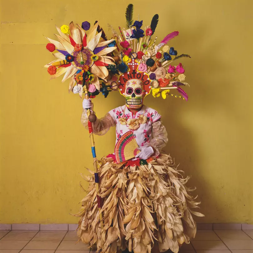 Catrina, Grup Axtla Jacaraondosos, Hari Semua Orang Suci, 2016 © Phyllis Galembo: Masker & Ritual Meksiko