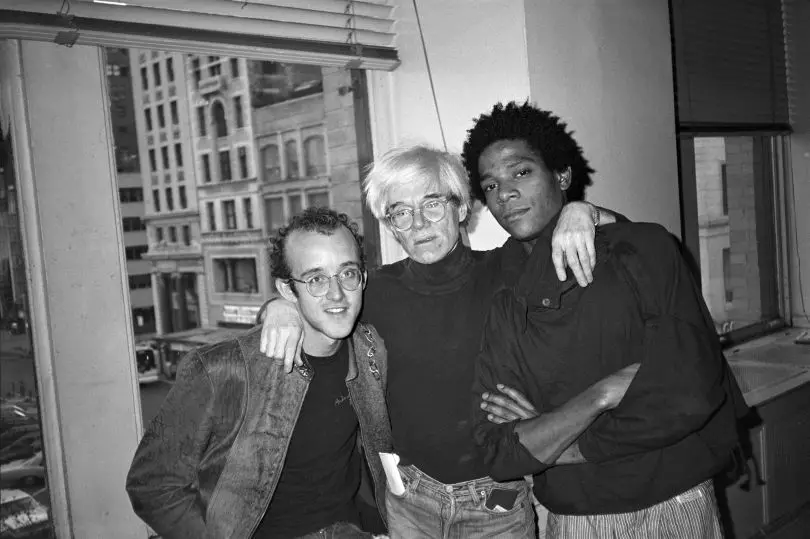 Keith Haring, Andy Warhol en Jean Michel by Andy's studio op 860 Broadway, 23 april 1984. Copyright: © The Andy Warhol Foundation for the Visual Arts, Inc.