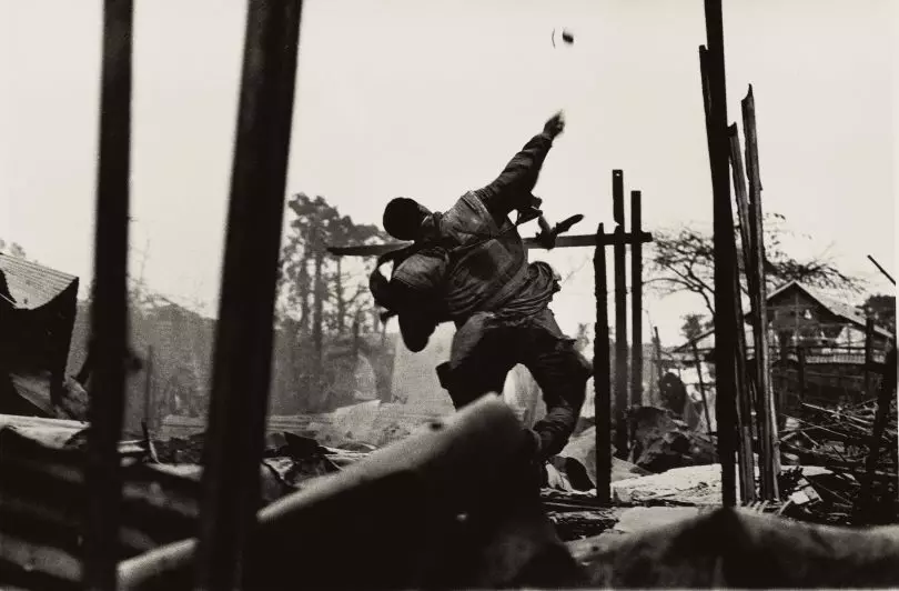 Grenade Thrower, Hue, Vyetnam 1968 © Don McCullin