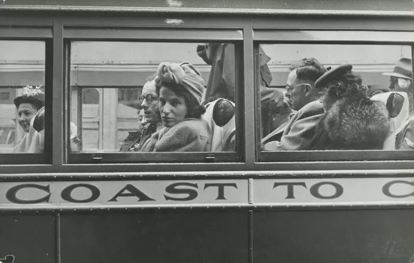 ईशर बबली, कोस्ट टू कोस्ट, सोनज, 1947। @ एस्टेट एस्तेर बबली / सौजन्य हॉवर्ड ग्रीनबर्ग गैलरी / सूस लेस एटोइल्स गैलरी