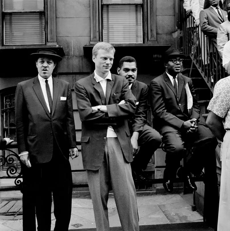 (O'r chwith) Lester Young, Gerry Mulligan, Ffermwr Celf, Gigi Gryce © Art Kane: Harlem 1958