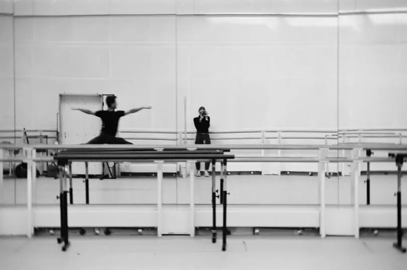 Fotografías honestas que muestran el 'sudor, la sangre y la repetición' detrás de The Royal Ballet 2604_10