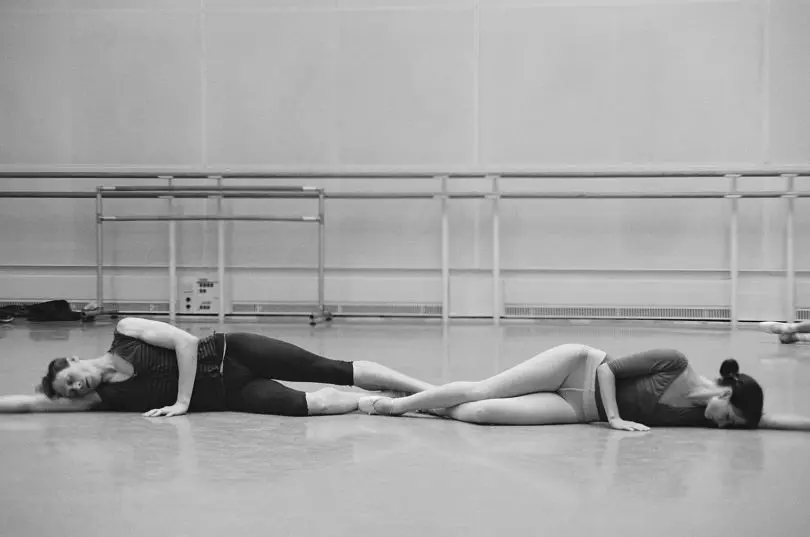 Foto ndị na-akwụwa aka ọtọ na-egosi 'ọsụsọ, ọbara na nkwughachi' dị n'azụ Royal Ballet 2604_19