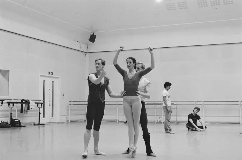 Fotografías honestas que muestran el 'sudor, la sangre y la repetición' detrás de The Royal Ballet 2604_24