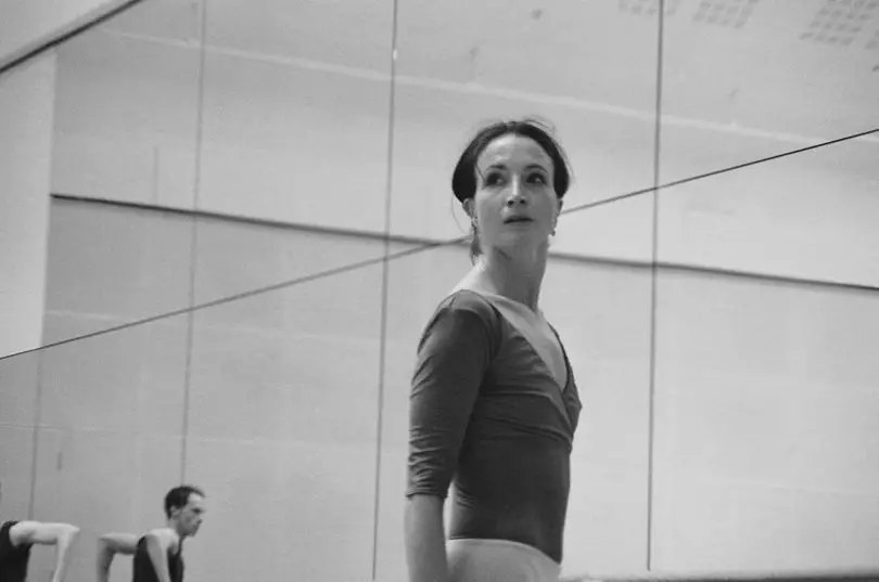 Fotografías honestas que muestran el 'sudor, la sangre y la repetición' detrás de The Royal Ballet 2604_4